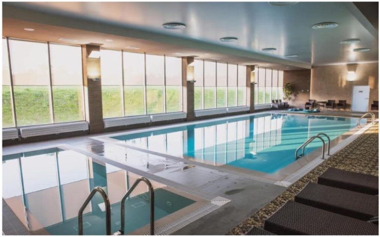 How Commercial Swimming Pool Contractors Handle Complex Projects - VoxBliss